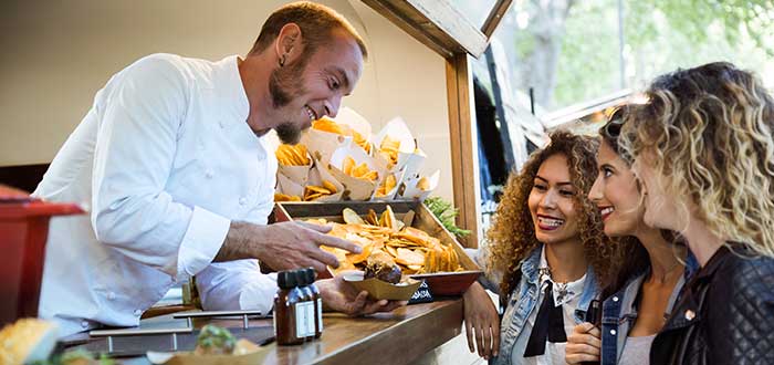 «Food truck» | Cómo emprender con un camión de comida rápida